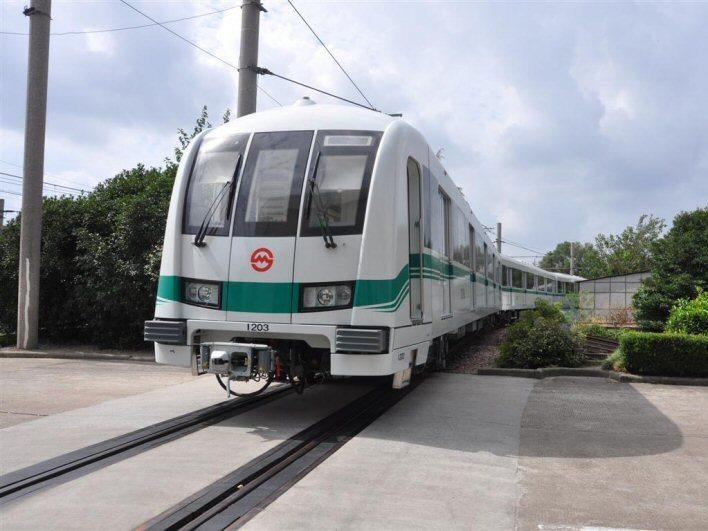 Shanghai extends three metro lines | News | Railway Gazette International
