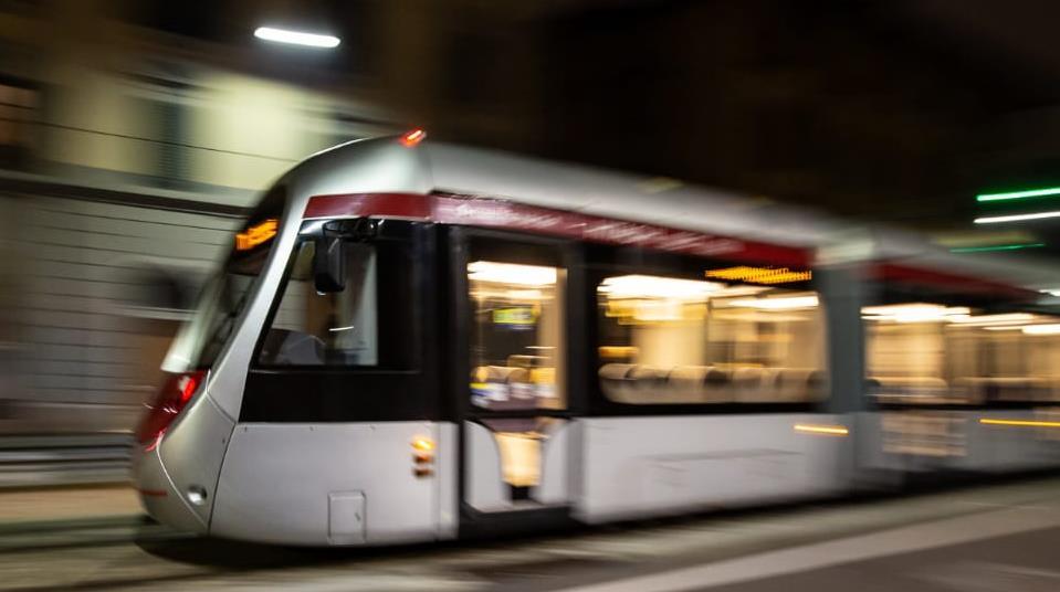 Hitachi tests battery power to reduce tramway costs and visual impact ...