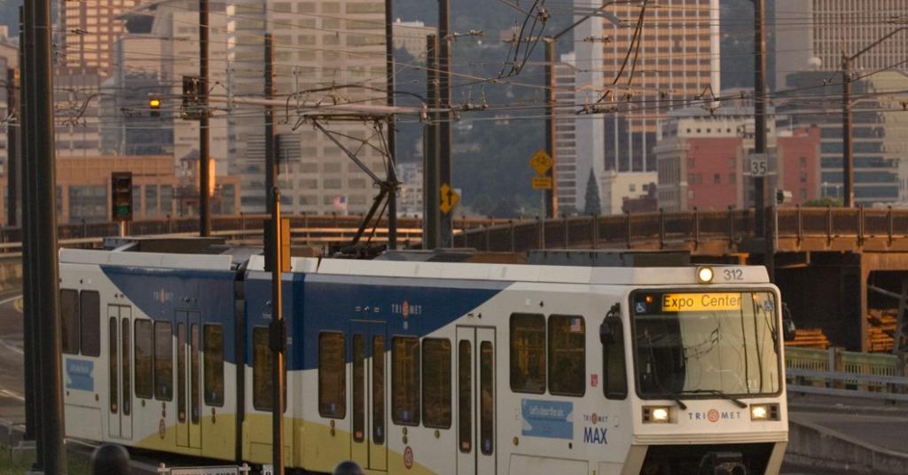 Siemens wins Portland light rail vehicle overhaul contract | Metro ...