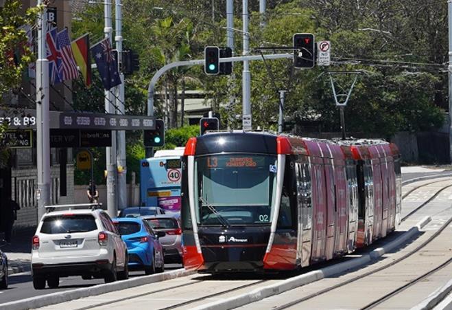 Light rail report cautions against ‘unproven’ trackless trams | Metro ...