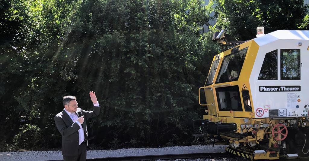 Plasser & Theurer demonstrates autonomous tamping machine operation ...