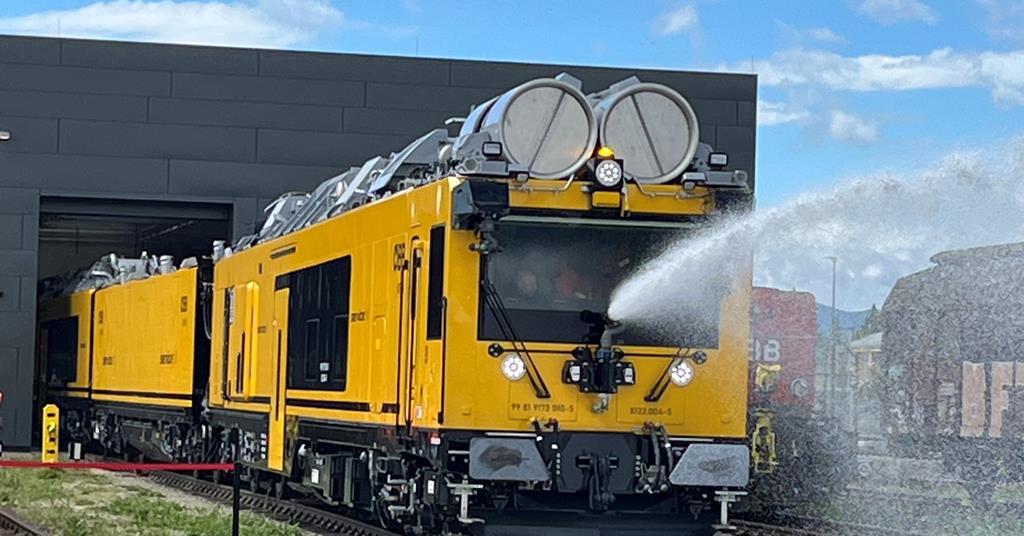 Tri-mode tunnel rescue train designed for the ‘worst-case scenario ...