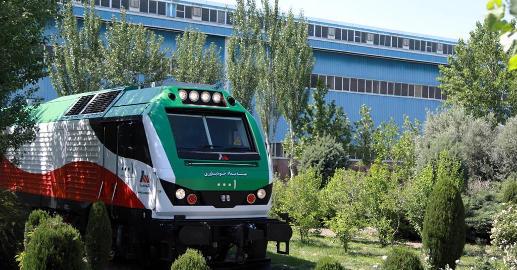 Domestically produced Iranian locomotive unveiled | News | Railway ...