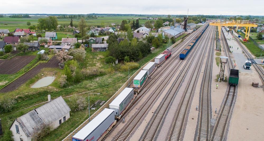 Road trailers carried from Germany to Lithuania by rail | News ...