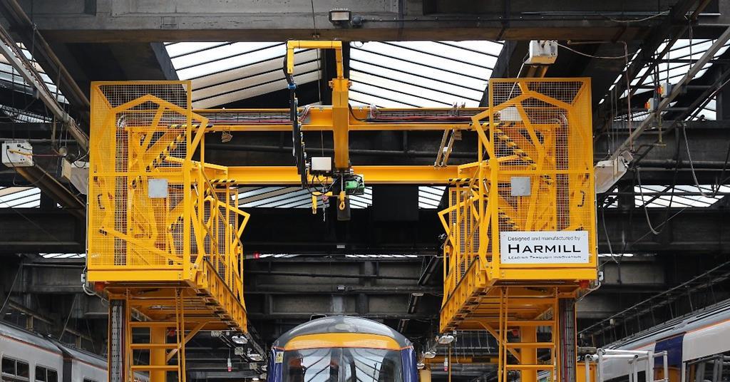 Mobile train roof access platform | Rail Business UK | Railway Gazette ...