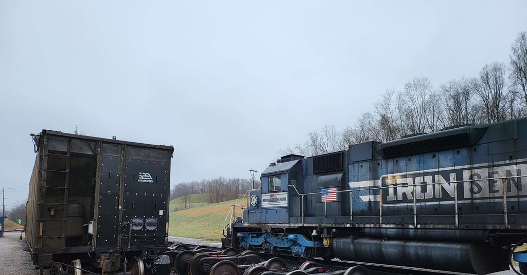 Self-propelled battery wagon deployed on mining railway | News ...