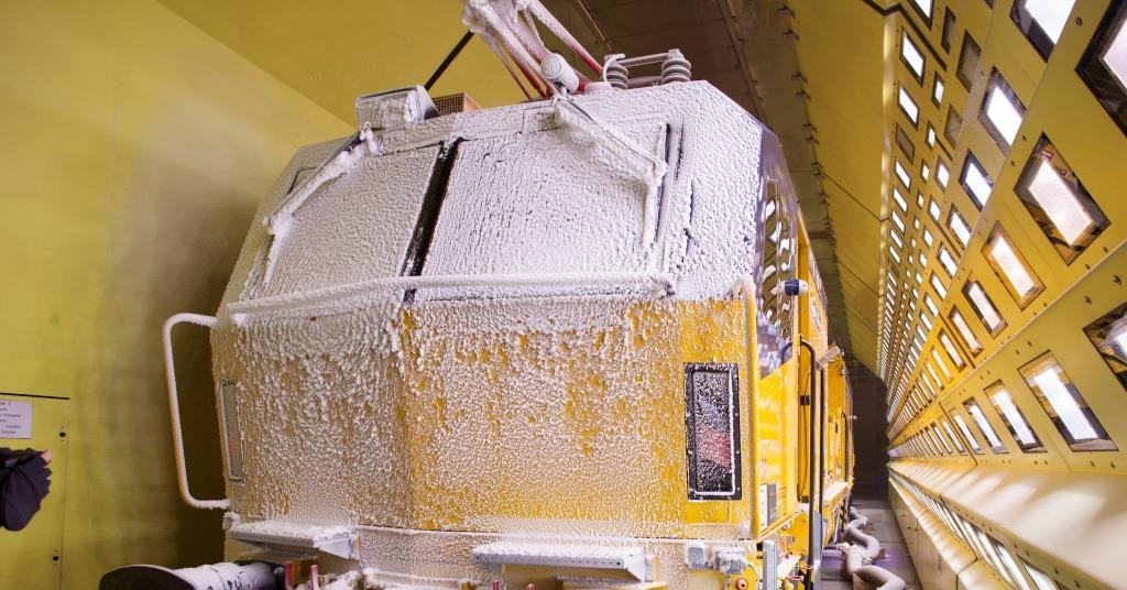 Hybrid OLE maintenance machine completes endurance testing | News ...