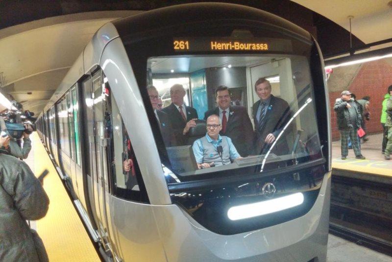 Azur metro trains begin carrying passengers | News | Railway Gazette ...
