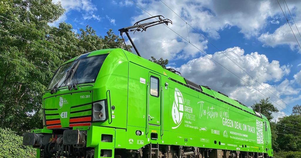 Amazon to shift goods from road to rail | News | Railway Gazette ...