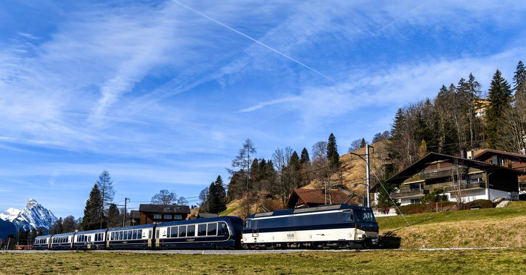 Low floor coaches added to the GoldenPass Express | News | Railway ...