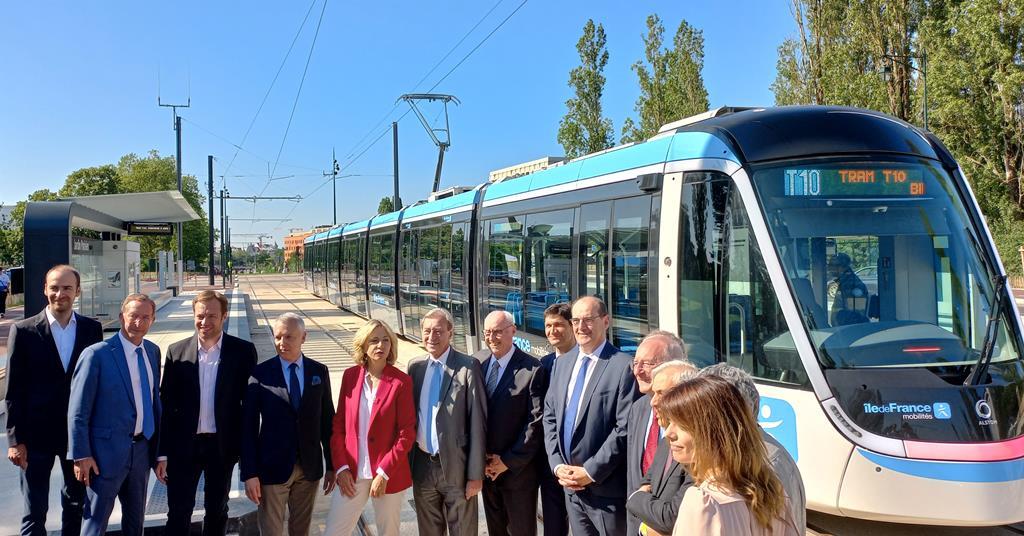 Paris tram Line T10 opens | Metro Report International | Railway ...