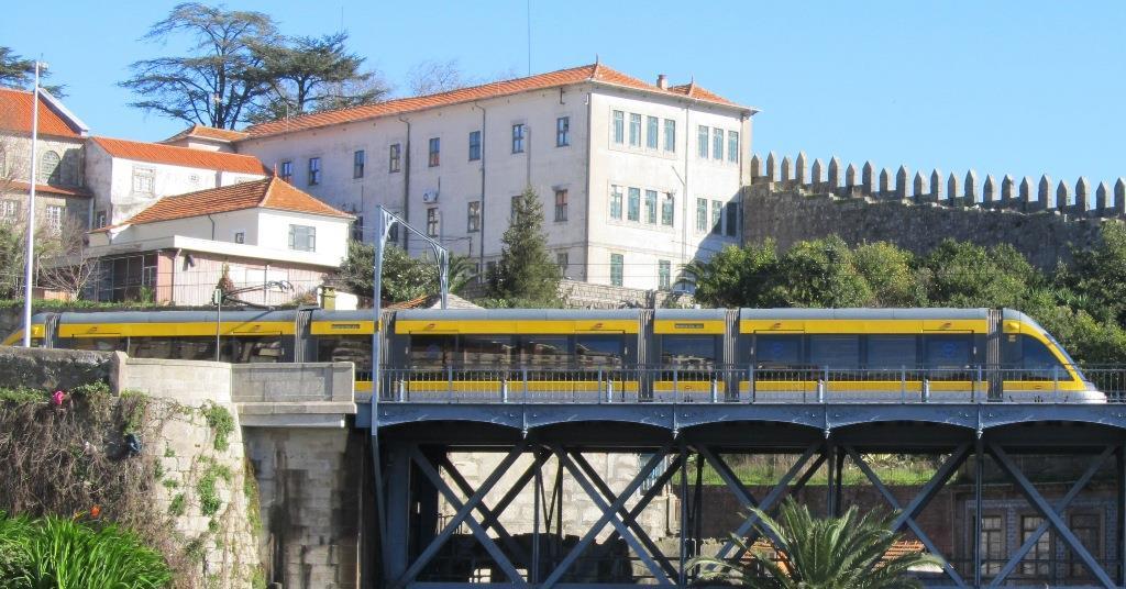 CRRC, Siemens and Škoda bid for Porto LRV contract | Metro Report ...