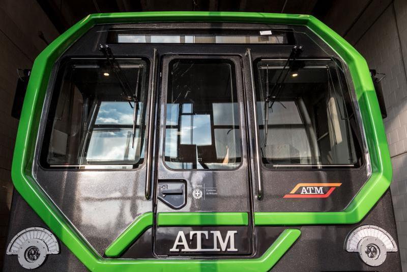 Milano welcomes new M2 metro train | News | Railway Gazette International