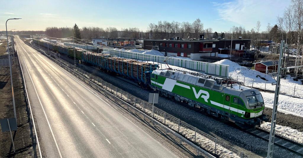 Precise planning pays off as Finnish wood trains launch | News ...