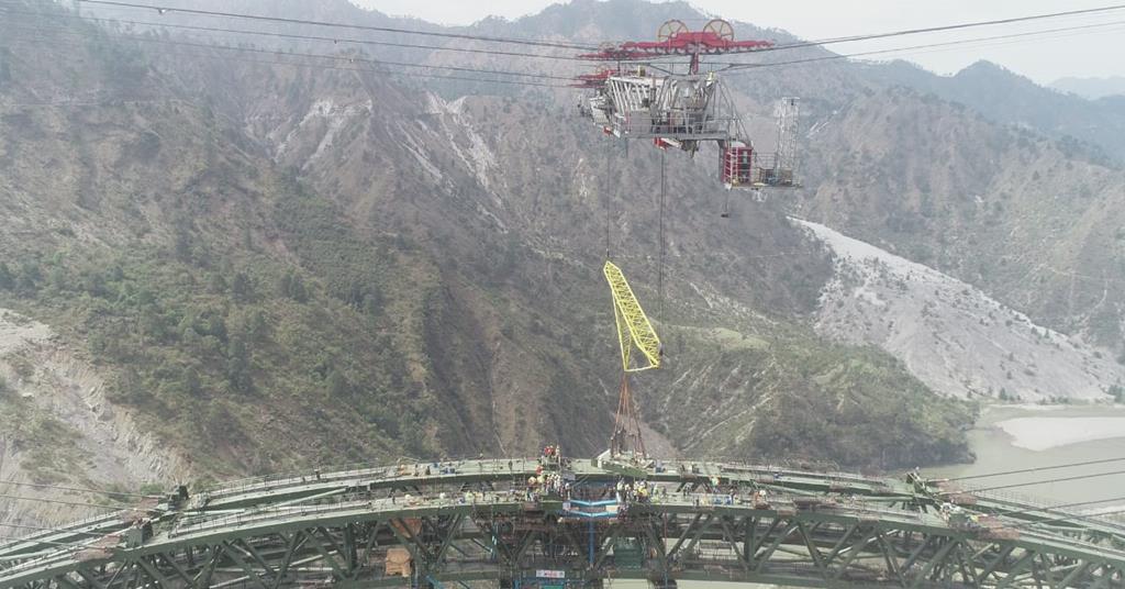 World’s highest railway bridge takes shape | News | Railway Gazette ...