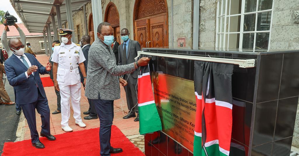 Kenyatta inaugurates Nairobi commuter DMU service | News | Railway ...