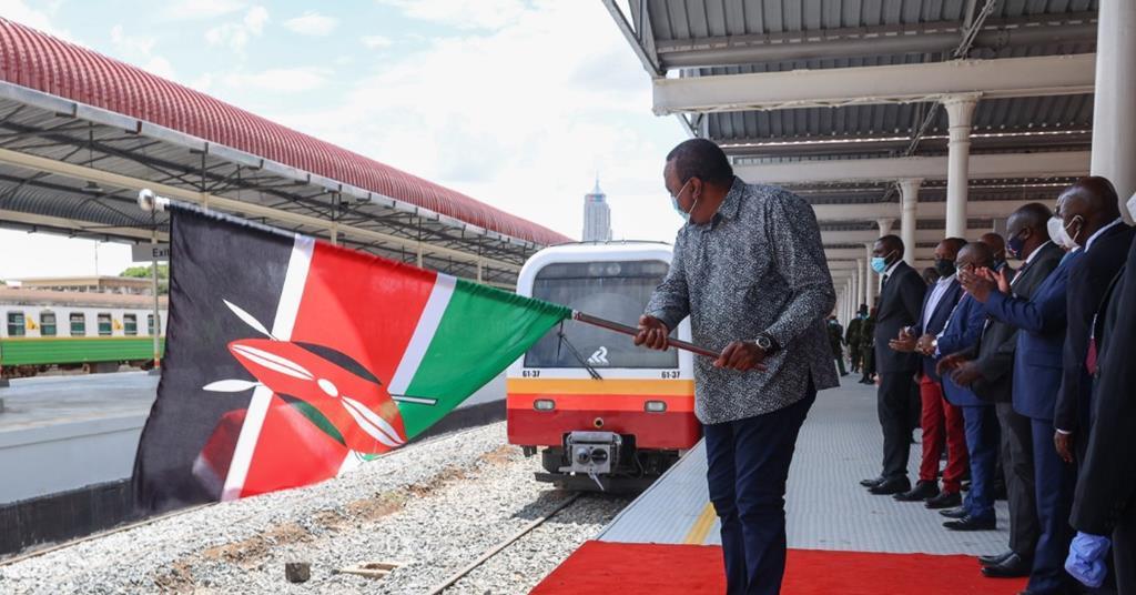 Kenyatta inaugurates Nairobi commuter DMU service | News | Railway ...