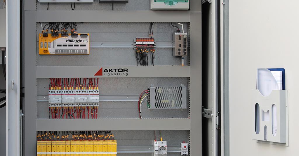 COTS technology cuts level crossing control system cost | News ...