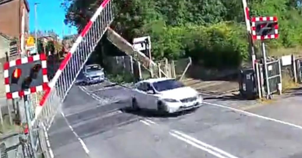 ‘Beware the bubble’, warn level crossing safety campaigners | News ...