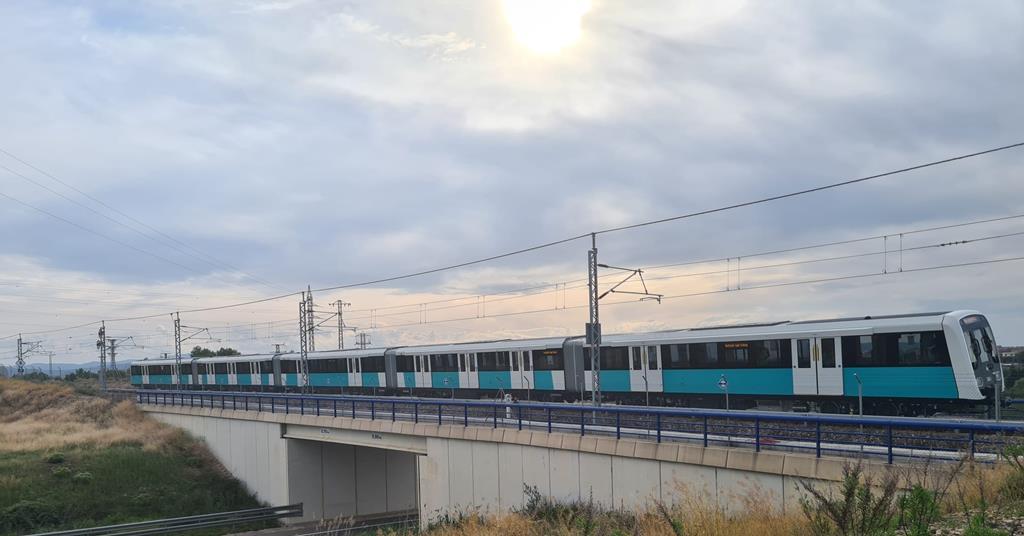 Docklands Light Railway trains unveiled | Metro Report International ...