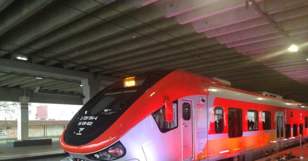 PolRegio receives first Pesa Link DMU | News | Railway Gazette ...