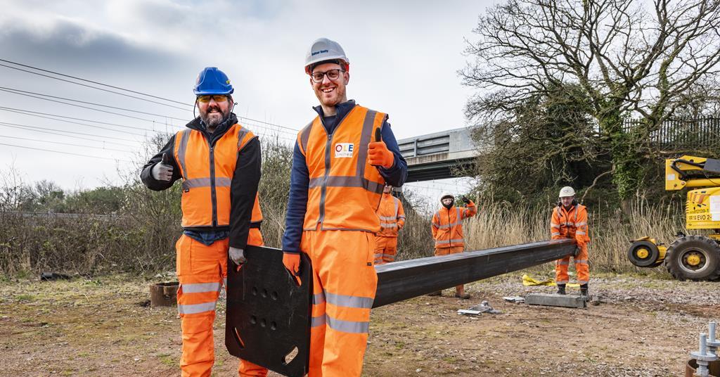 Composite mast aims to cut electrification costs | Rail Business UK ...
