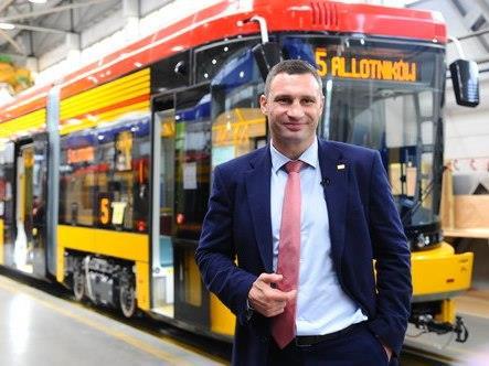 Kyiv and Pesa sign tram memorandum | News | Railway Gazette International