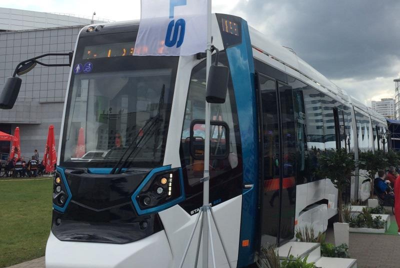 Stadler Minsk unveils new 1 524 mm gauge tram | News | Railway Gazette ...
