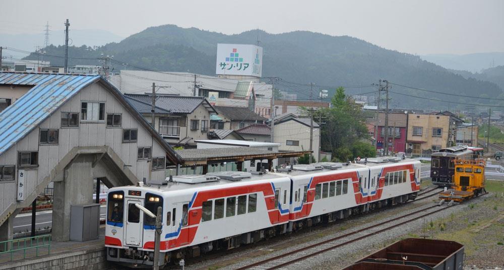 Japan: Rural railways struggle against a changing climate | In depth ...