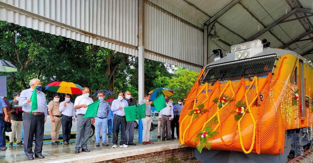 Tejas Express top-and-tail locomotives rolled out | News | Railway ...