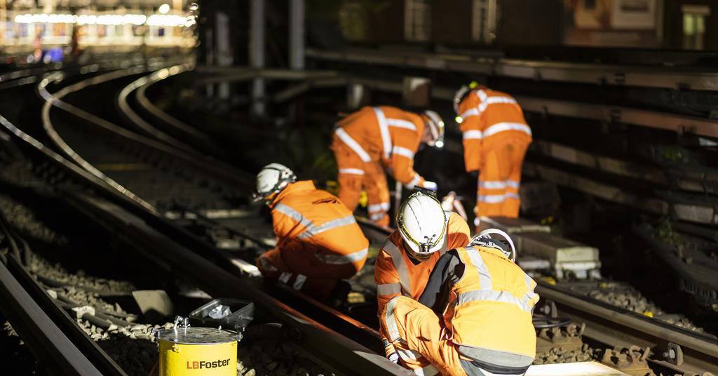 Network Rail reports cost savings from London Waterloo lubrication ...