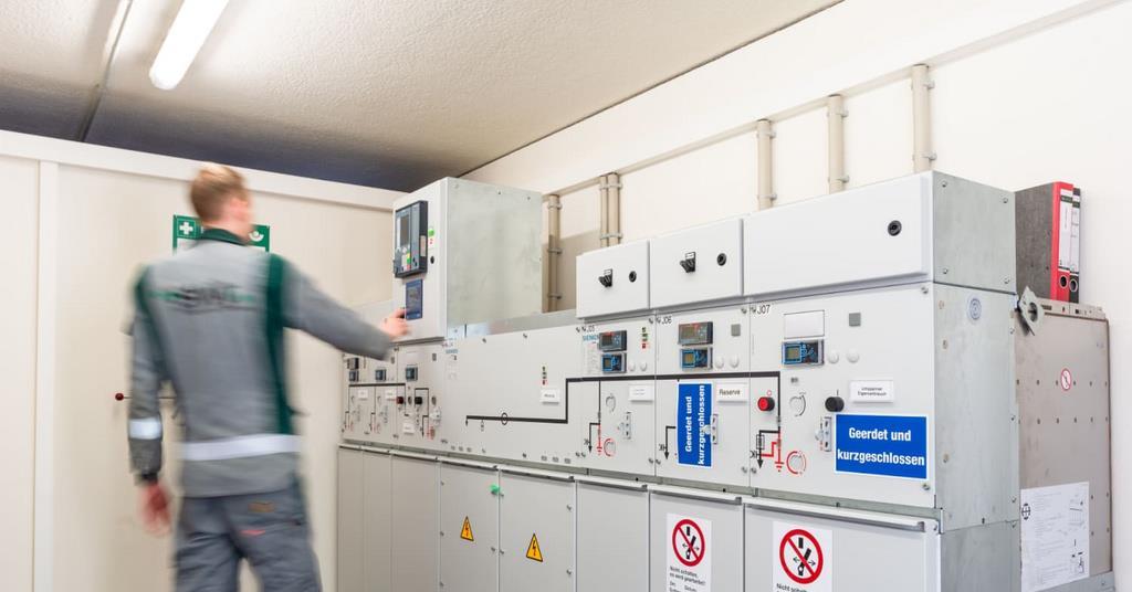 Battery train fast charging station tested | News | Railway Gazette ...