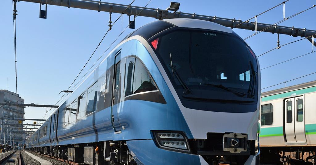 JR East tests Saphir Odoriko luxury EMUs | News | Railway Gazette ...