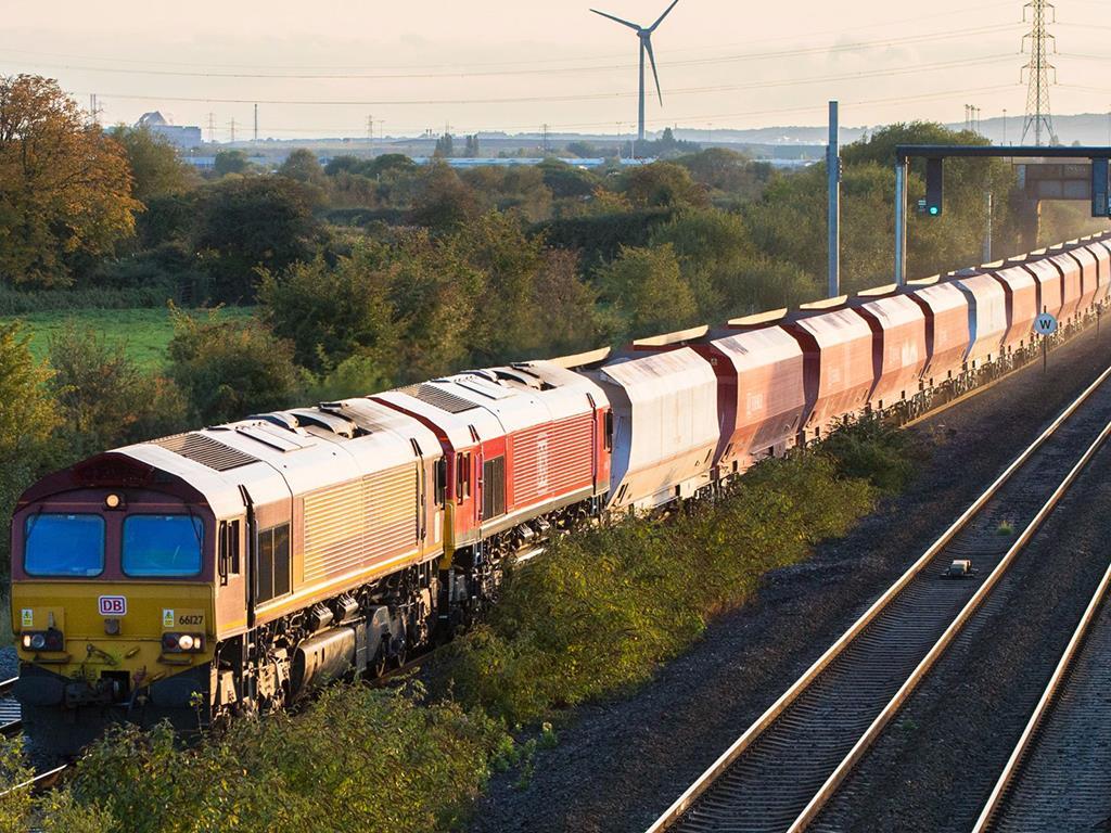 DB Cargo UK tests ‘jumbo’ train | News | Railway Gazette International