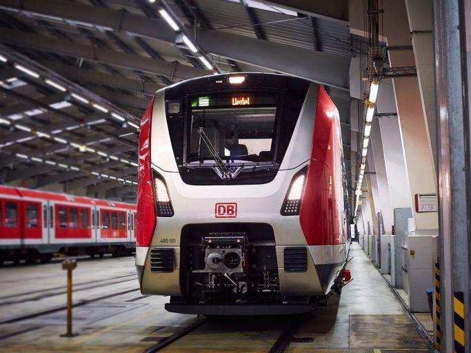 First Class 490 EMU arrives in Hamburg | News | Railway Gazette ...