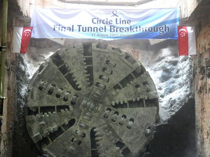 Circle Line tunnelling completed | News | Railway Gazette International