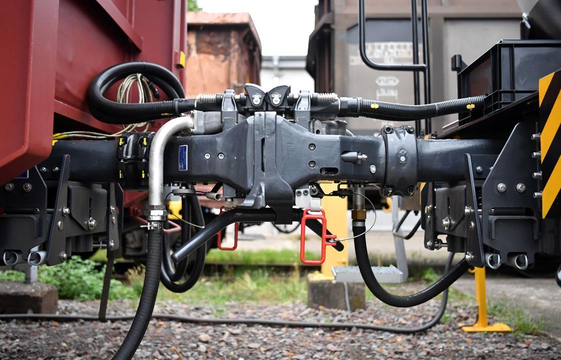 DAC programme selects Scharfenberg digital coupler | News | Railway ...