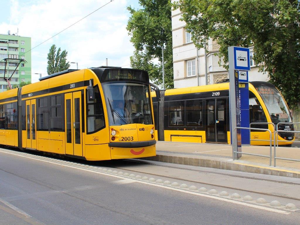 Budapest tram Route 1 reaches Kelenföld | Metro Report International ...
