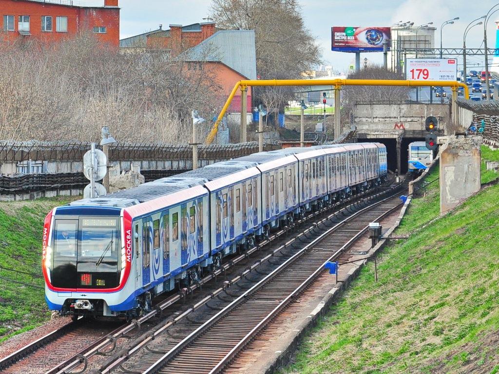 New Moscow metro train enters passenger service | News | Railway ...