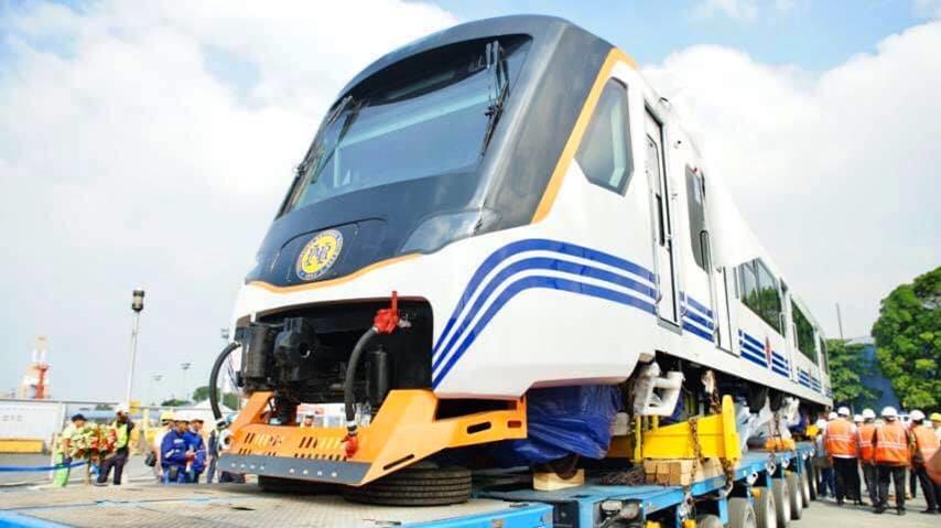 DMUs delivered to Manila | News | Railway Gazette International