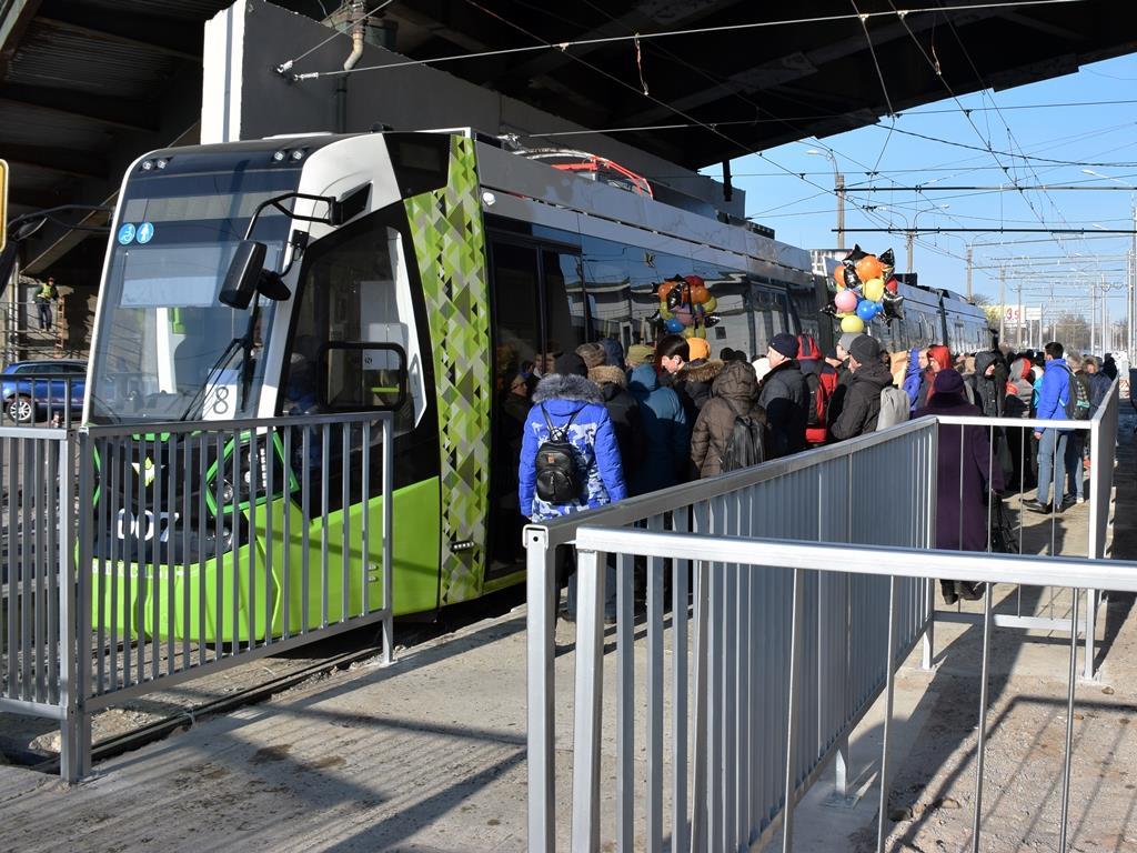 Private operator begins services on St Petersburg fast tram route ...