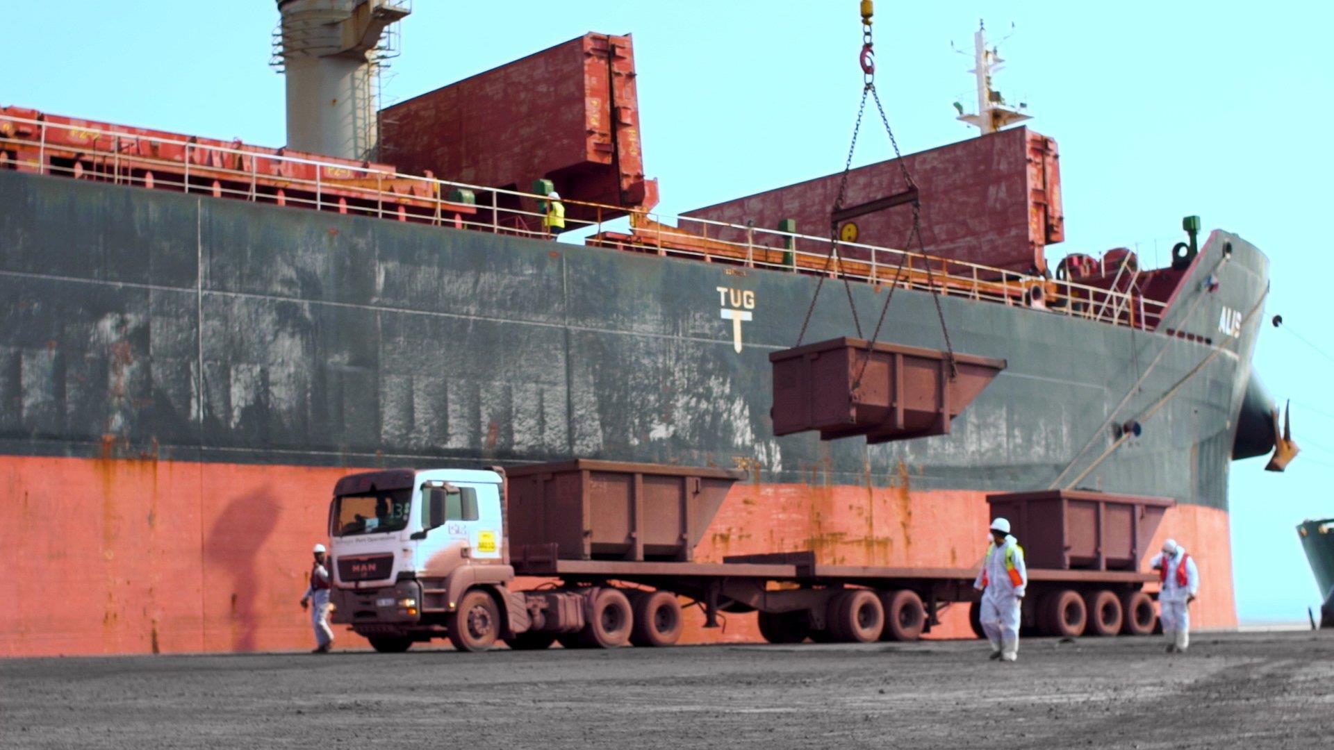 Transnet launches record 375-wagon train | News | Railway Gazette ...