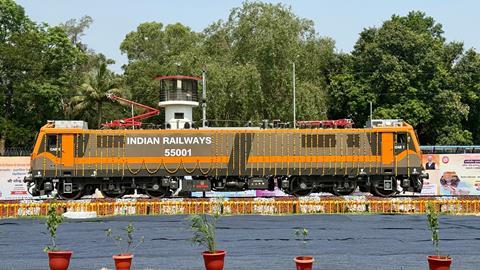 Modi flags off Indian Railways WAG D9 electric locomotive | News | Railway Gazette International