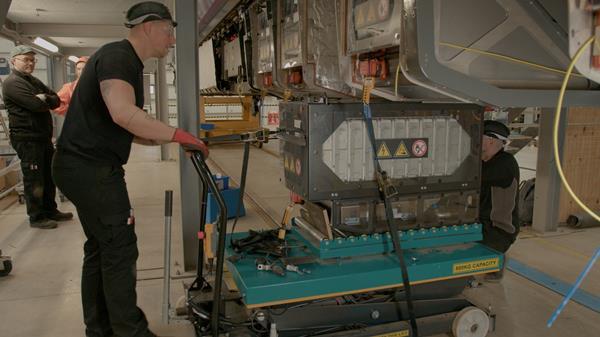 Hitachi tests battery train as a potential rail decarbonisation pathway ...