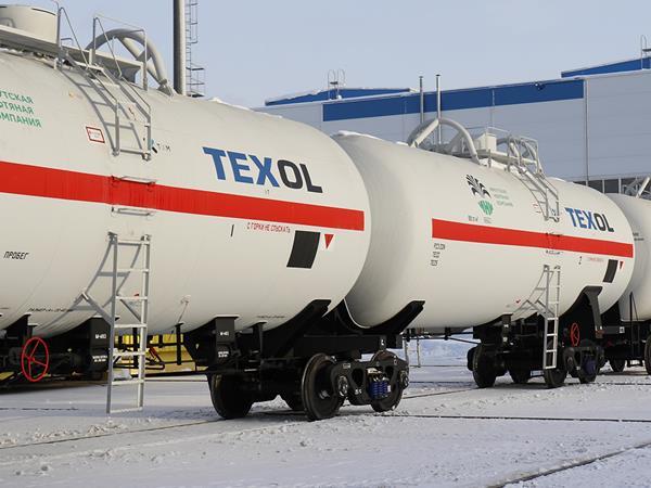 UWC rolls out ‘revolutionary’ articulated tank wagon | News | Railway ...