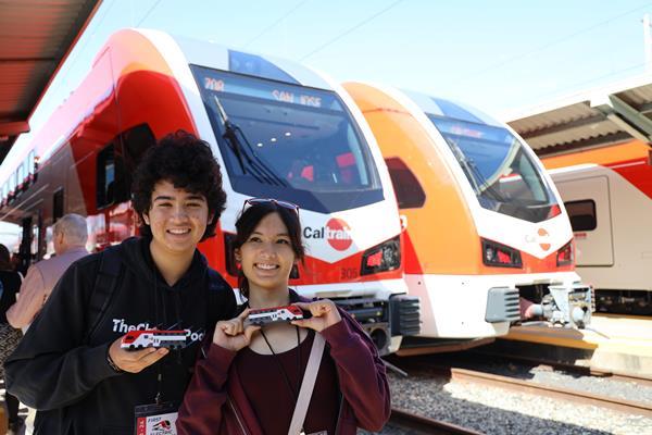 Caltrain launches electric passenger service | News | Railway Gazette ...