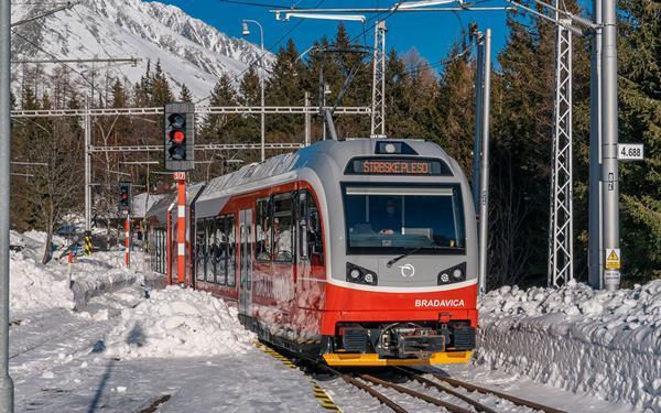 Rack trainsets enter revenue service | News | Railway Gazette International