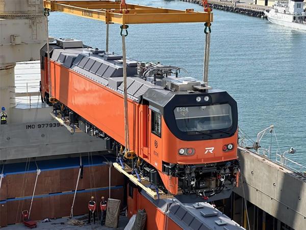 E500 electric locomotives delivered to Taiwan | News | Railway Gazette ...