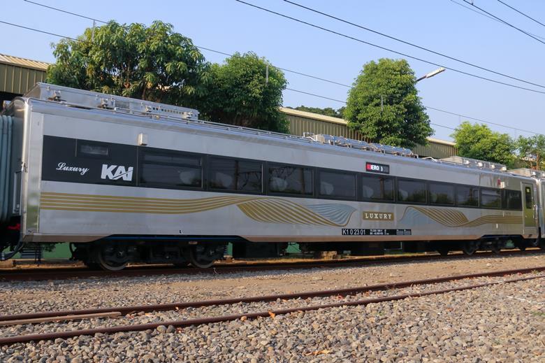 Coaches enter service in Indonesia | News | Railway Gazette International