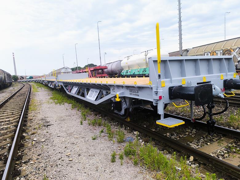 Container wagons modified for agricultural loads | News | Railway ...